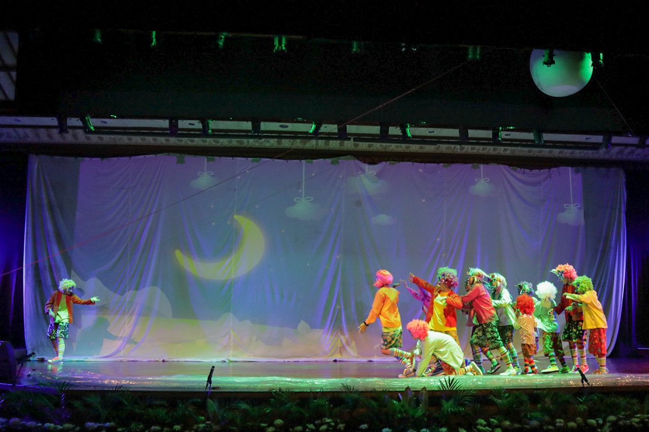 “Help!” dari Teater Tanah Air: Mari Bantu Anak-anak Menyelamatkan Bulan ...