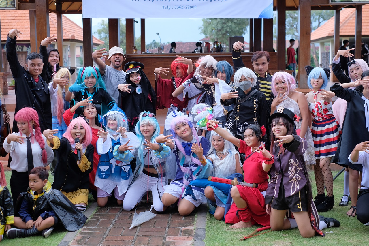Parade Cosplay Jejepangan di Pantai Penimbangan: Pencinta Anime Itu ...