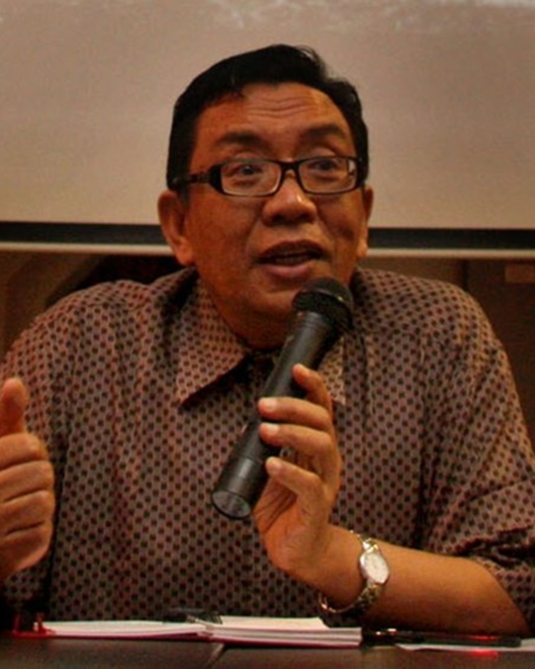 Menerobos Badai: Persembahan kepada Sejarawan Populis Bali, Sugianto ...