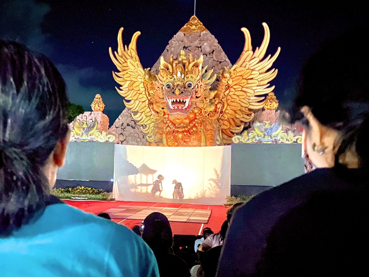 “Bima Suci” di Taman Bung Karno Buleleng dan “Paksi Ireng” karya Marmar ...