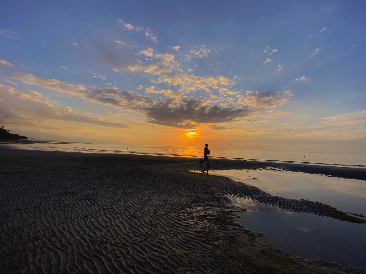 Pesona Pantai Kaliasem, Tak Kalah Cantik dengan Pantai Lovina – tatkala.co