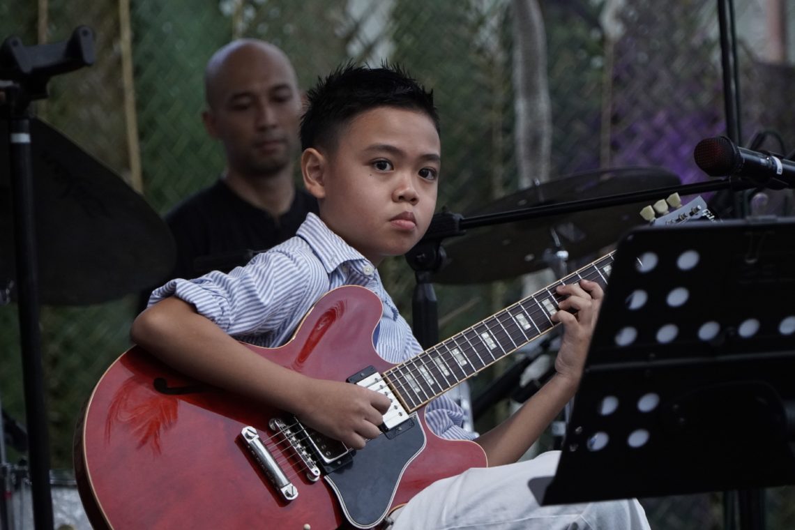 Rason Wardjojo, Gitaris Cilik, dan Bagaimana Ia Mengenal Jazz – tatkala.co